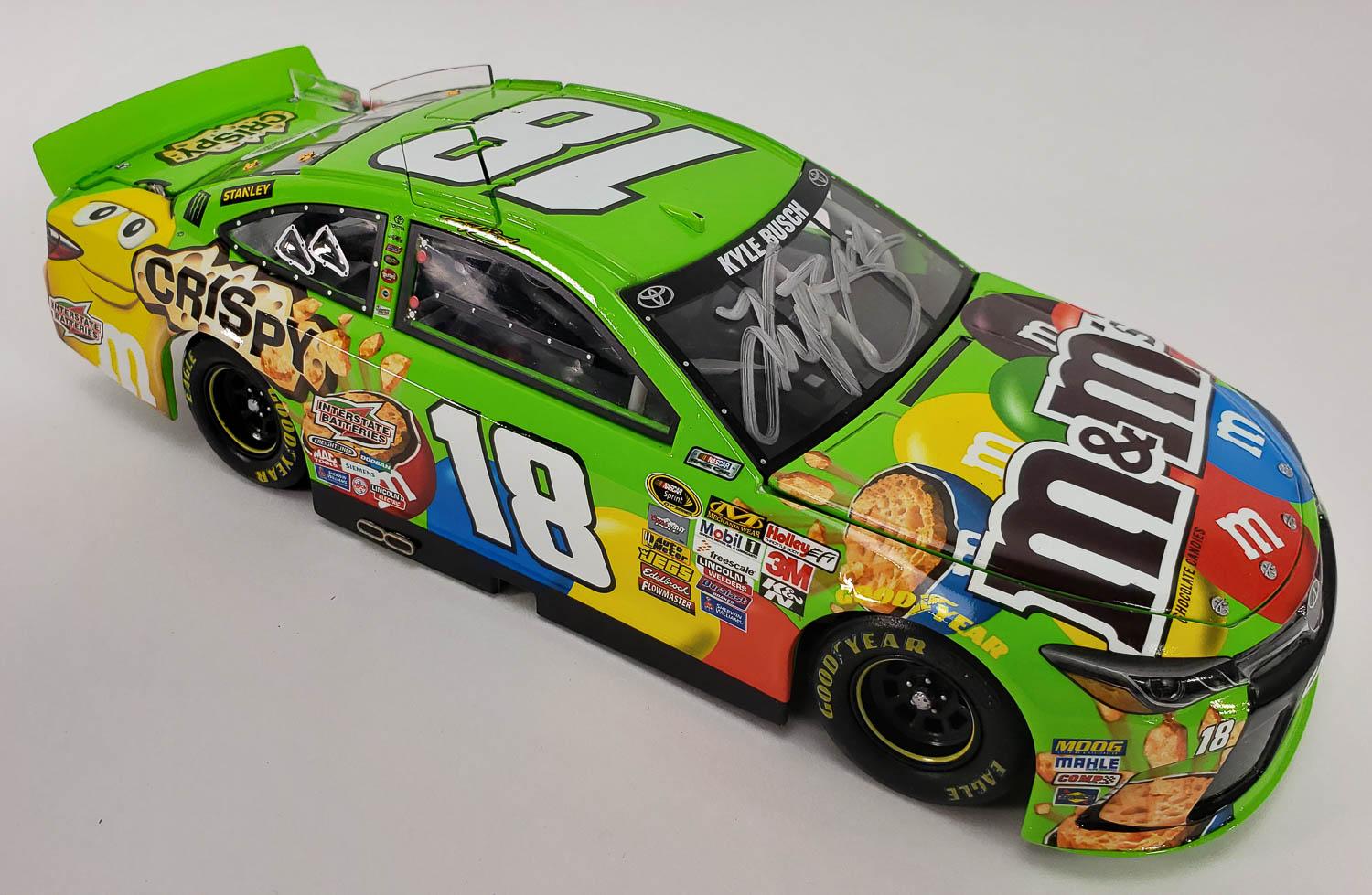 Kyle Busch Signed 1:24 Scale Diecast Nascar M&M #18 Car w/ Original Box ...